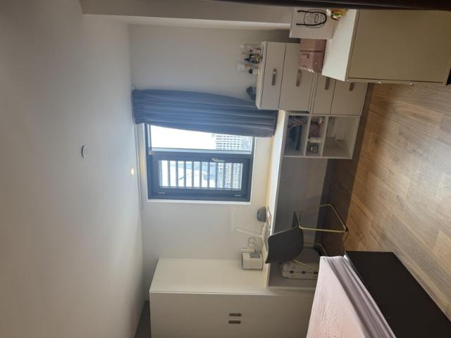 Room at Middlesex Street, City of London