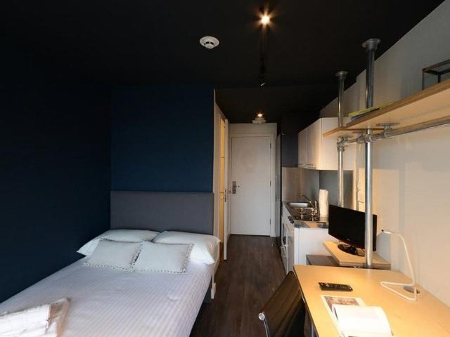 Room at Middlesex Street, City of London