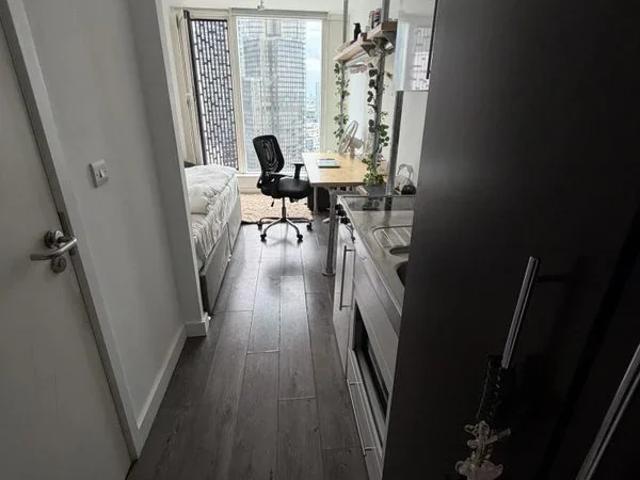 Room at Middlesex Street, City of London