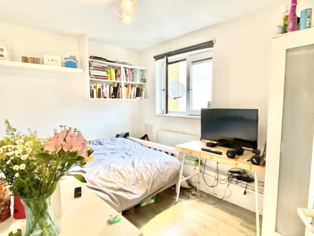 Room at Middlesex Street, Greater London