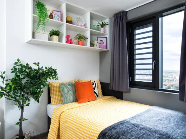 Room at Middlesex Street, Greater London