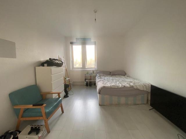 Room at Middleton Street, Greater London