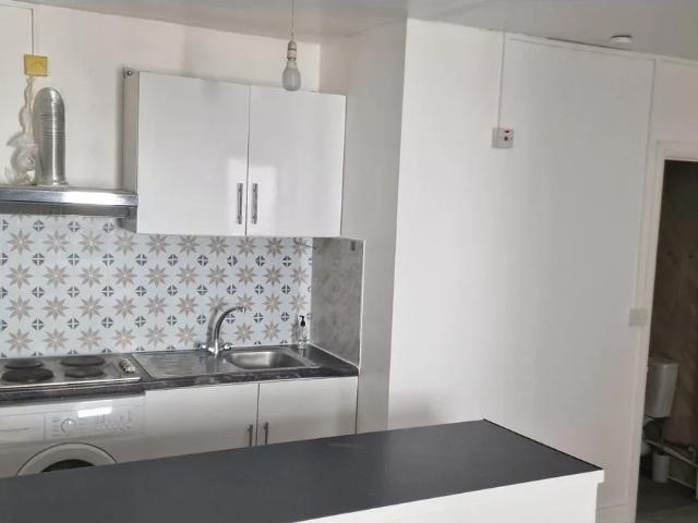 Room at Midstrath Road, Greater London