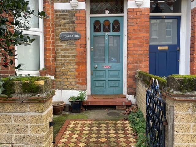 Room at Mildenhall Road, Greater London