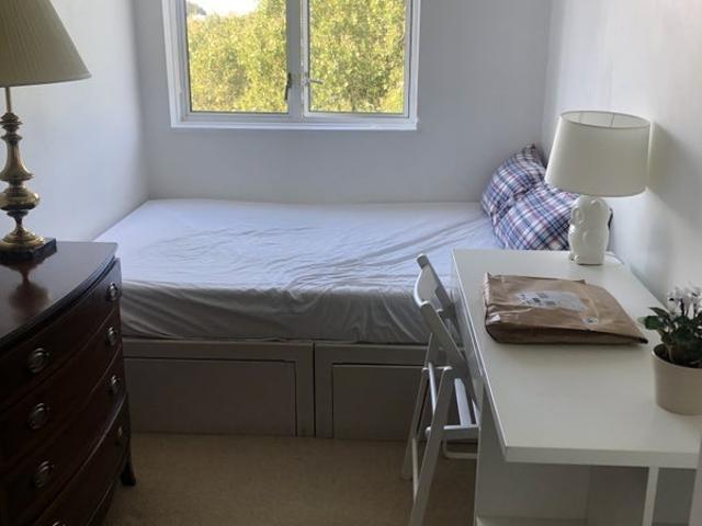 Room at Mile End Road, Greater London