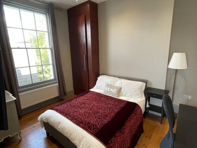 Room at Mile End Road, Greater London