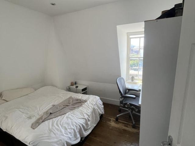 Room at Mile End Road, Greater London