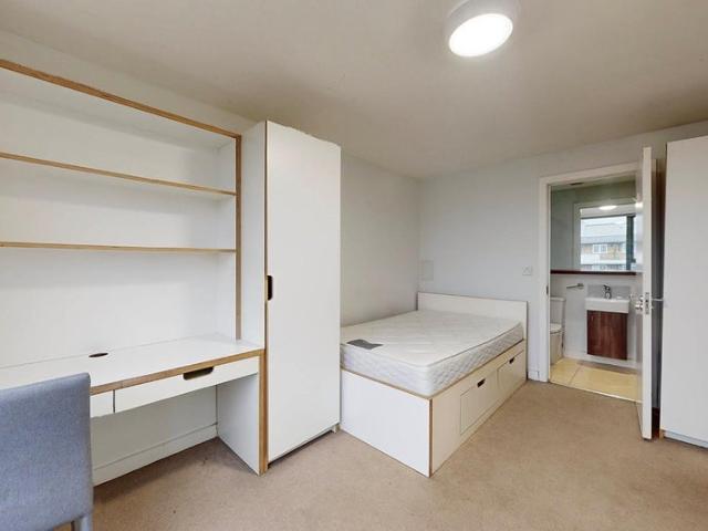 Room at Mile End Road, Greater London