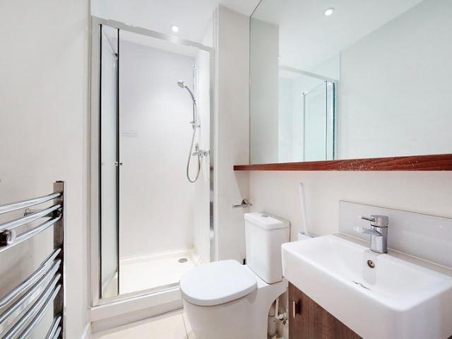 Room at Mile End Road, Greater London