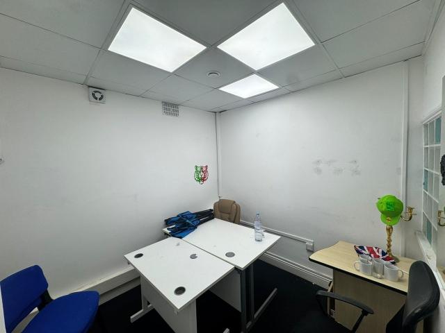 Room at Mile End Road, Greater London