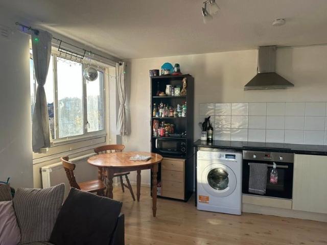 Room at Mile End Road, Greater London