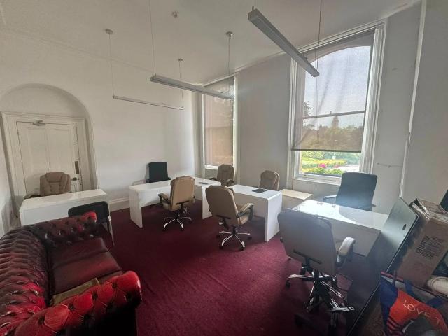 Room at Mile End Road, Greater London