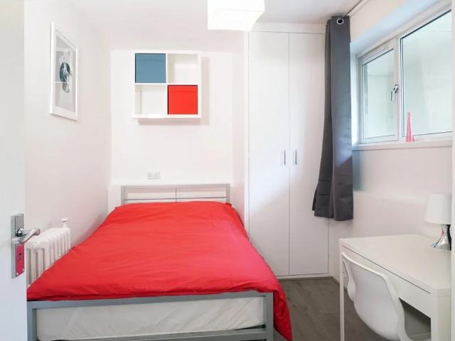 Room at Mile End Road, Greater London