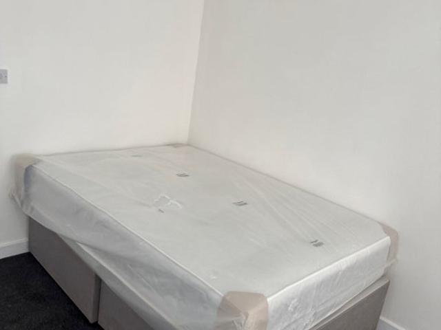 Room at Miles Drive, Greater London