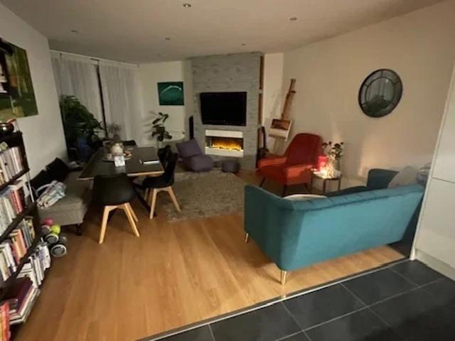 Room at Miles Road, Greater London
