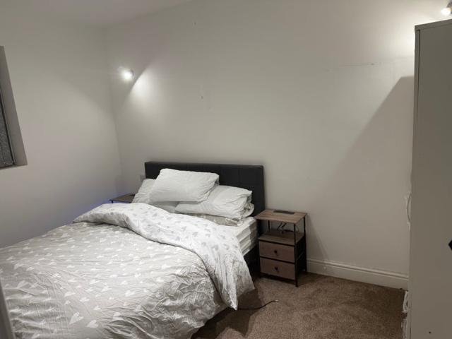 Room at Milgate Street, Royston