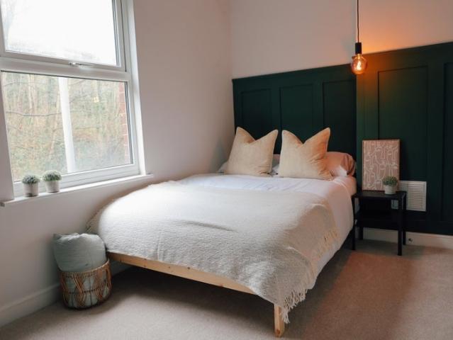 Room at Mill Hill Road, Wakefield