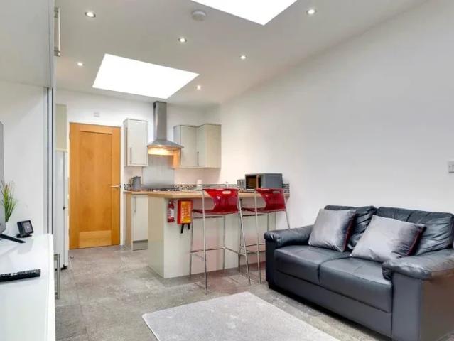 Room at Mill Road, Cambridge