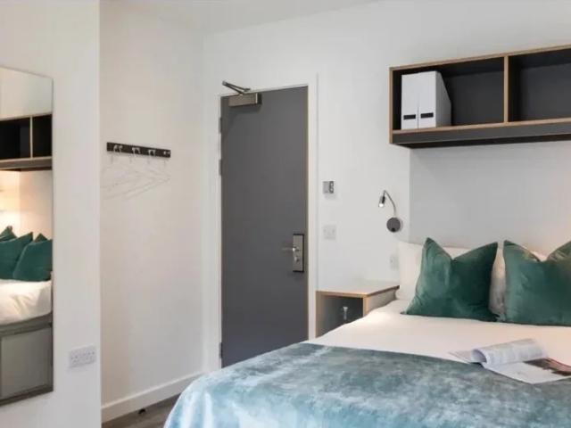 Room at Mill Road, Cambridge