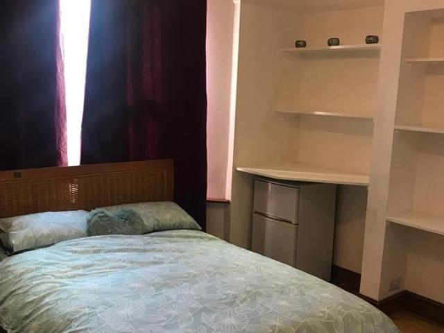 Room at Mill Road, Cambridge