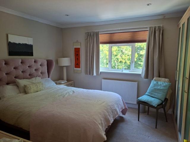Room at Mill Ride, Chavey Down