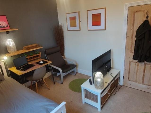 Room at Milligan Road, Leicester