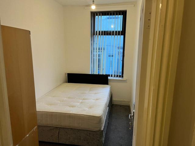 Room at Millmount Road, Sheffield