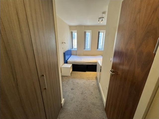 Room at Millstone Lane, Leicester