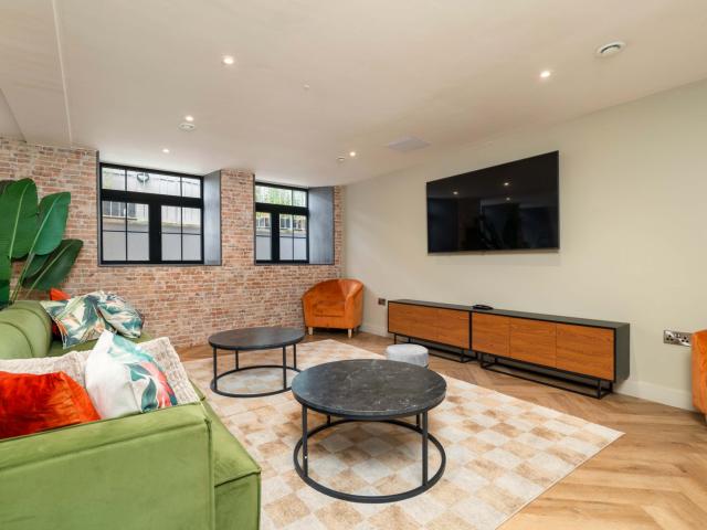 Room at Millstone Lane, Leicester
