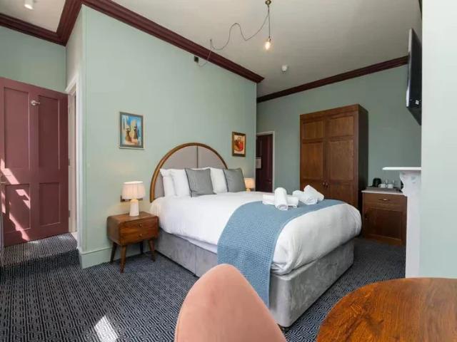 Room at Milsom Street, Bath