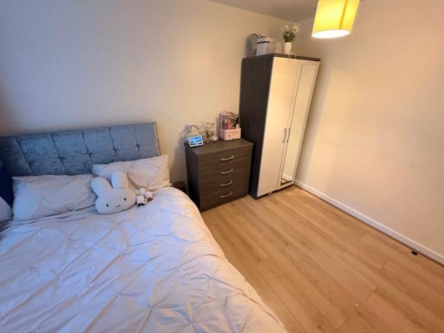 Room at Milton Close, Greater London