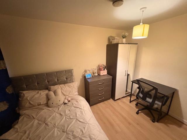 Room at Milton Close, Greater London