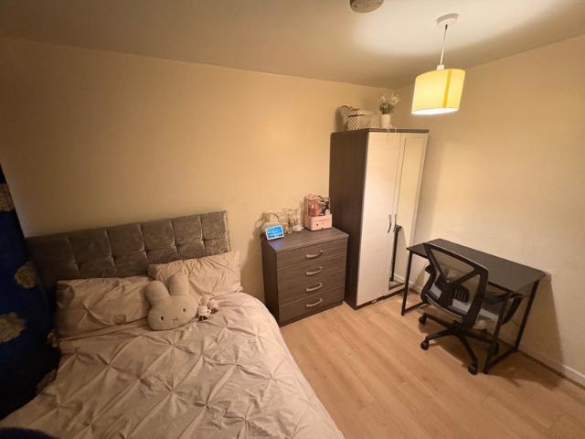 Room at Milton Close, Greater London