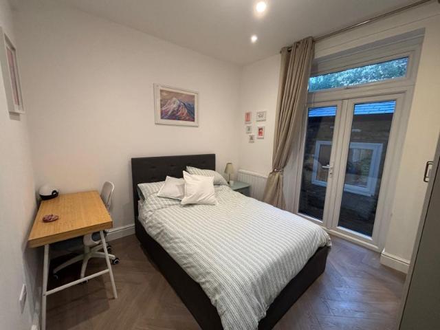 Room at Milton Road, Greater London