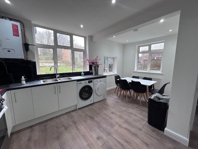 Room at Milton Road, Luton