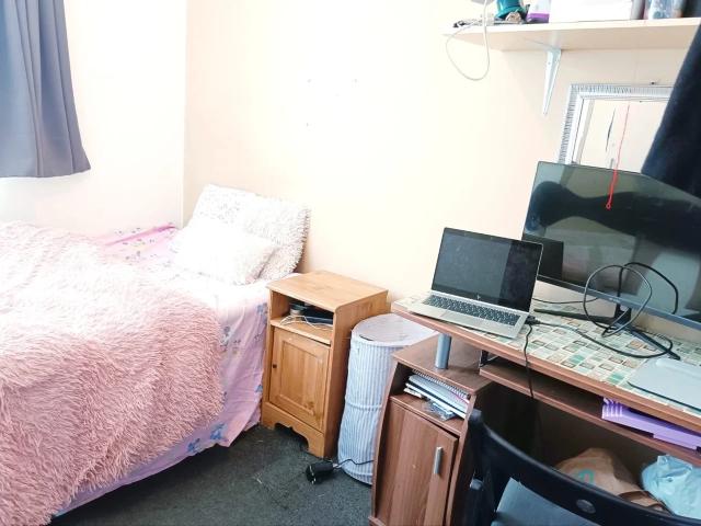 Room at Minnow Walk, Greater London