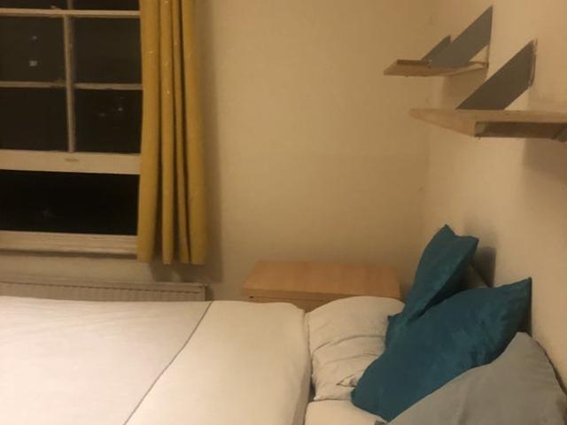 Room at Minford Gardens, Greater London