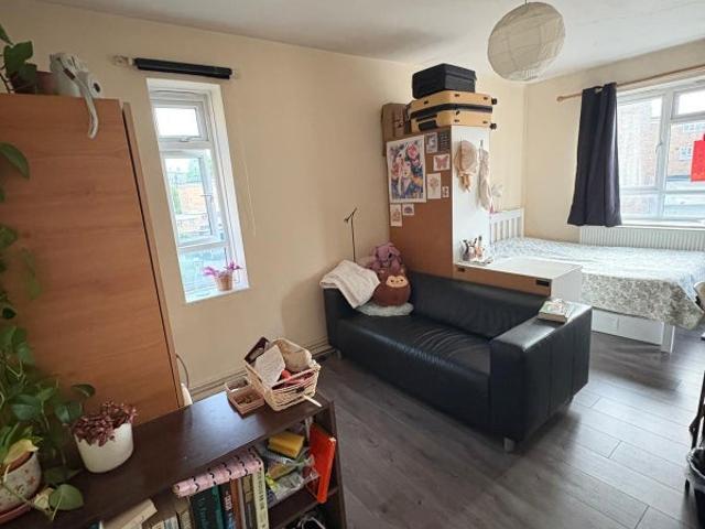 Room at Mintern Street, Greater London
