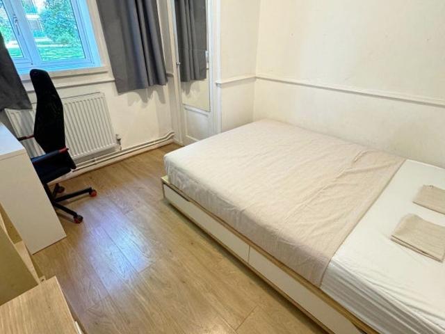 Room at Mintern Street, Greater London