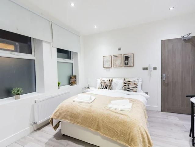 Room at Mitcham Road, Greater London