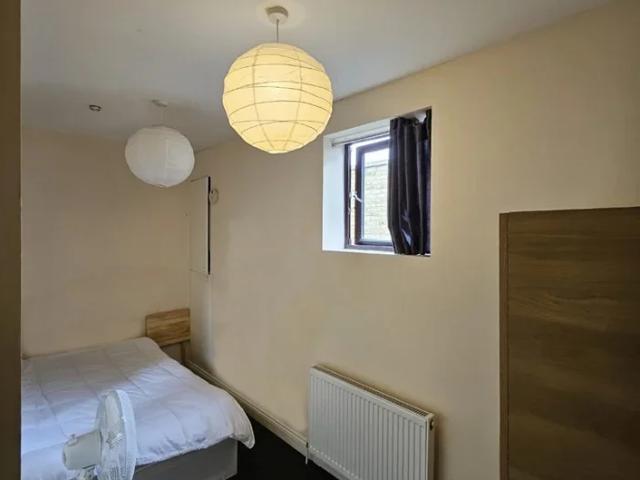 Room at Mitcham Road, Greater London