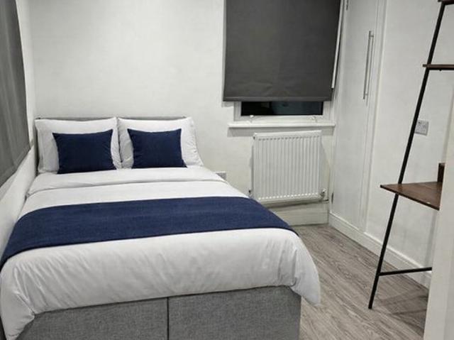 Room at Mitcham Road, Greater London