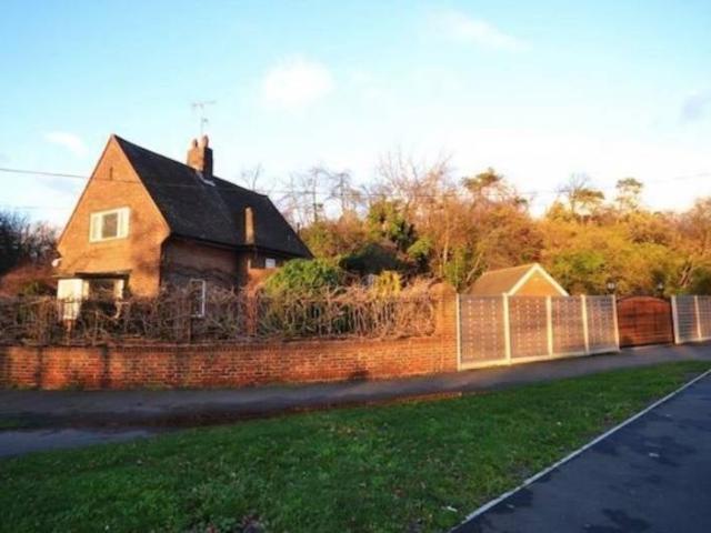 Room at Mogden Lane, Greater London