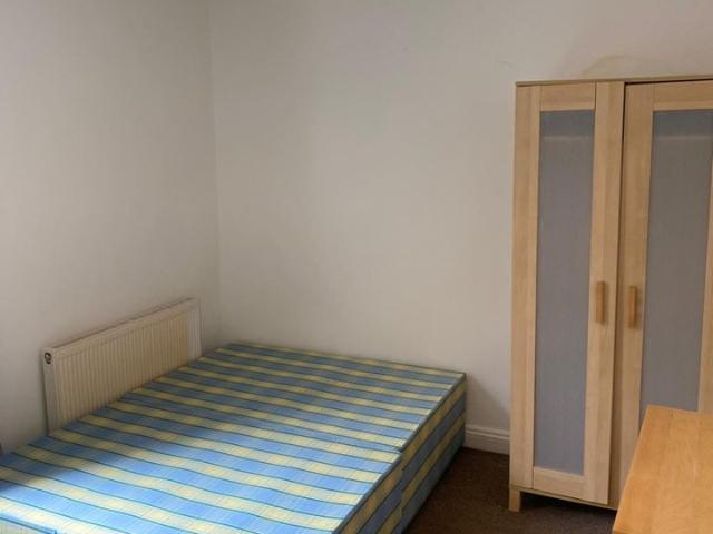 Room at Moon Street, Bristol