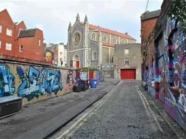 Room at Moon Street, Bristol