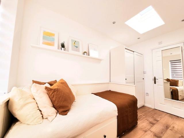 Room at Moordown, Greater London