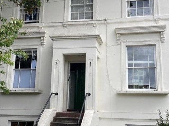 Room at Moorland Road, Greater London