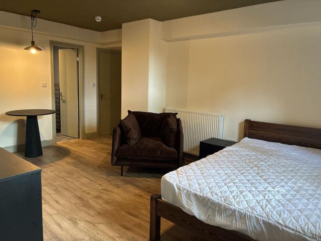 Room at Moorland Road, Leeds