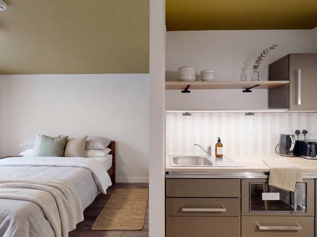 Room at Moorland Road, Leeds