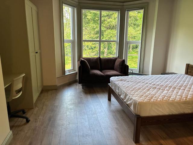 Room at Moorland Road, Leeds